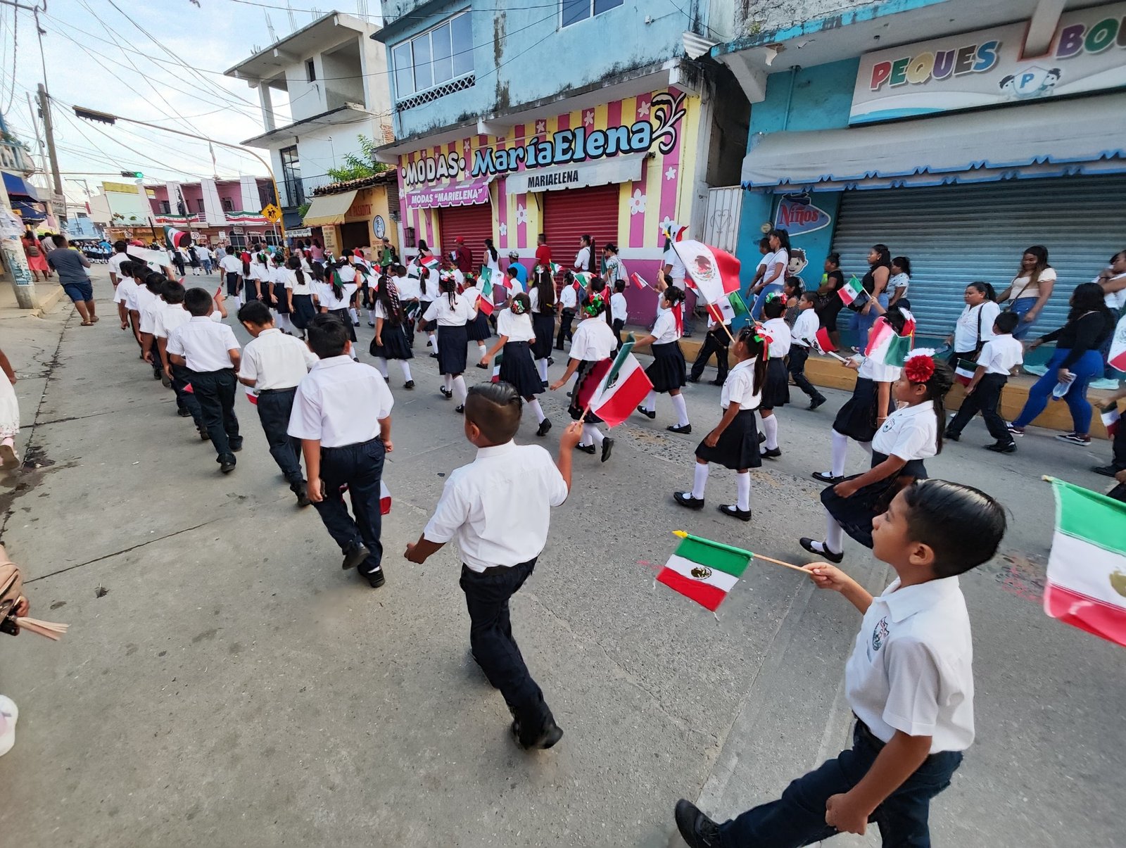 Pochutla celebra con orgullo eldDesfile cívico por la Independencia de ...